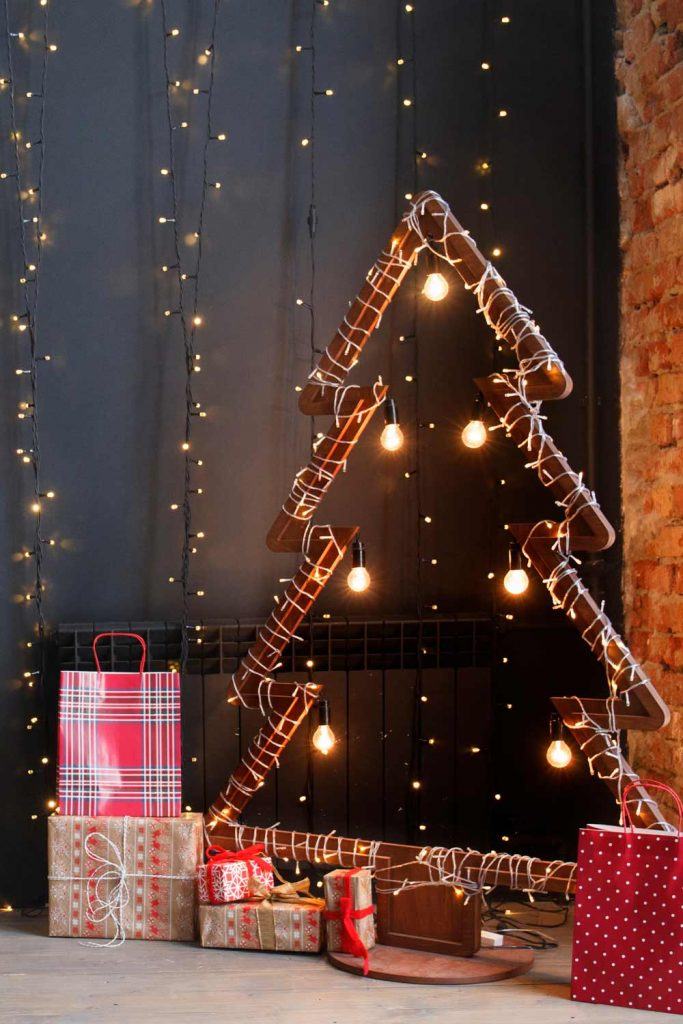 32 Ways To Decorate With Spectacular Christmas Garland