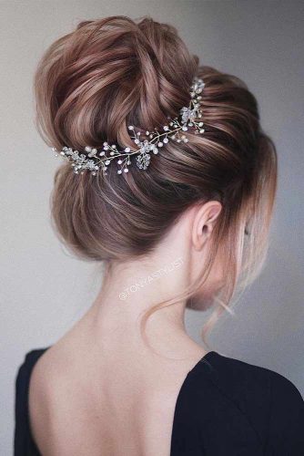 60+ Great Hair Updos For Christmas