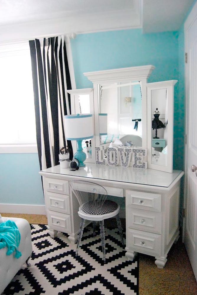 Makeup Vanity Table Ideas To Assist Your Makeup Routine | Glaminati.com