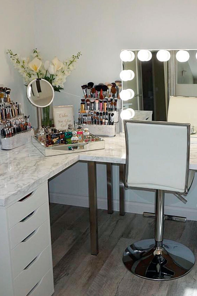 Makeup Vanity Table Ideas To Assist Your Makeup Routine | Glaminati.com