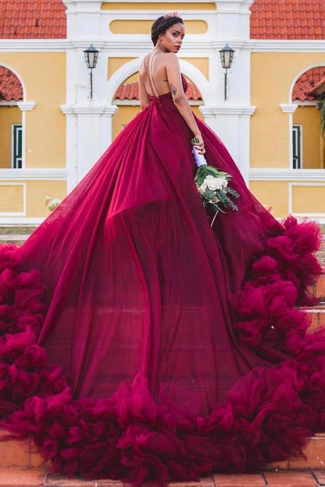 Expert Advice On How To Find The Prom Dress Of Your Dreams