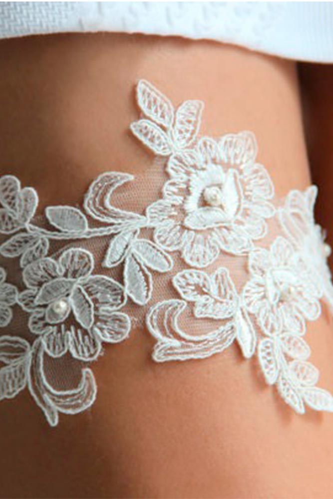 24 Elegant Wedding Garter Sets for a Charming Bride