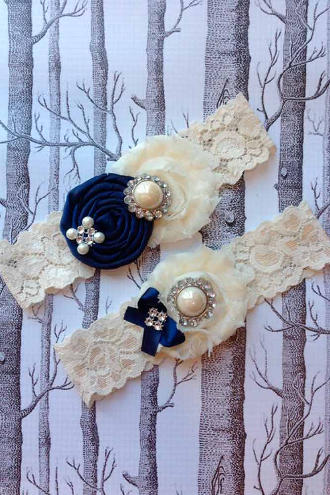 24 Elegant Wedding Garter Sets for a Charming Bride
