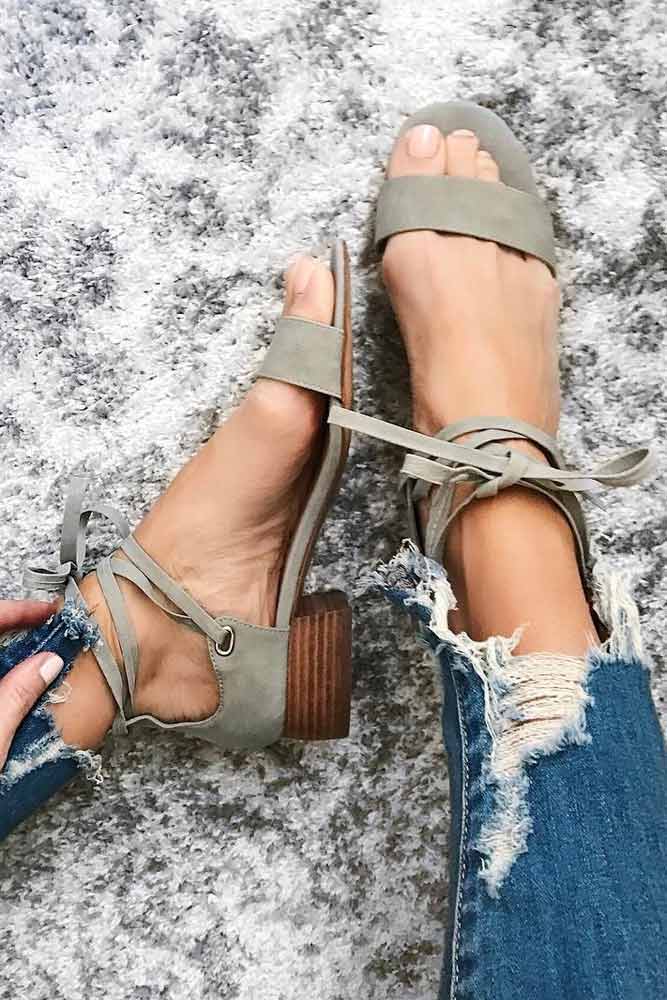 30 Designs of Strappy Sandals that Every Fashion Girl Should Try On