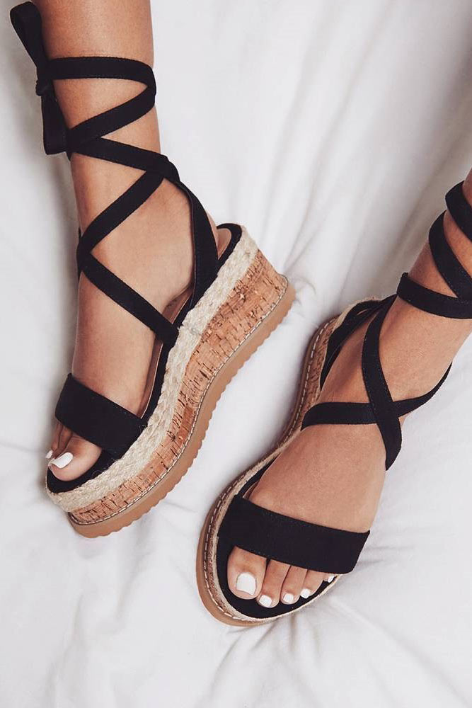 30 Designs of Strappy Sandals that Every Fashion Girl Should Try On
