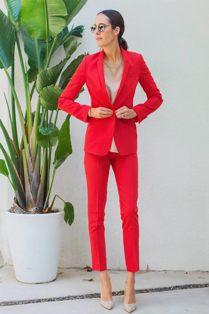 39 Power Women Suits to Look Confident at Work