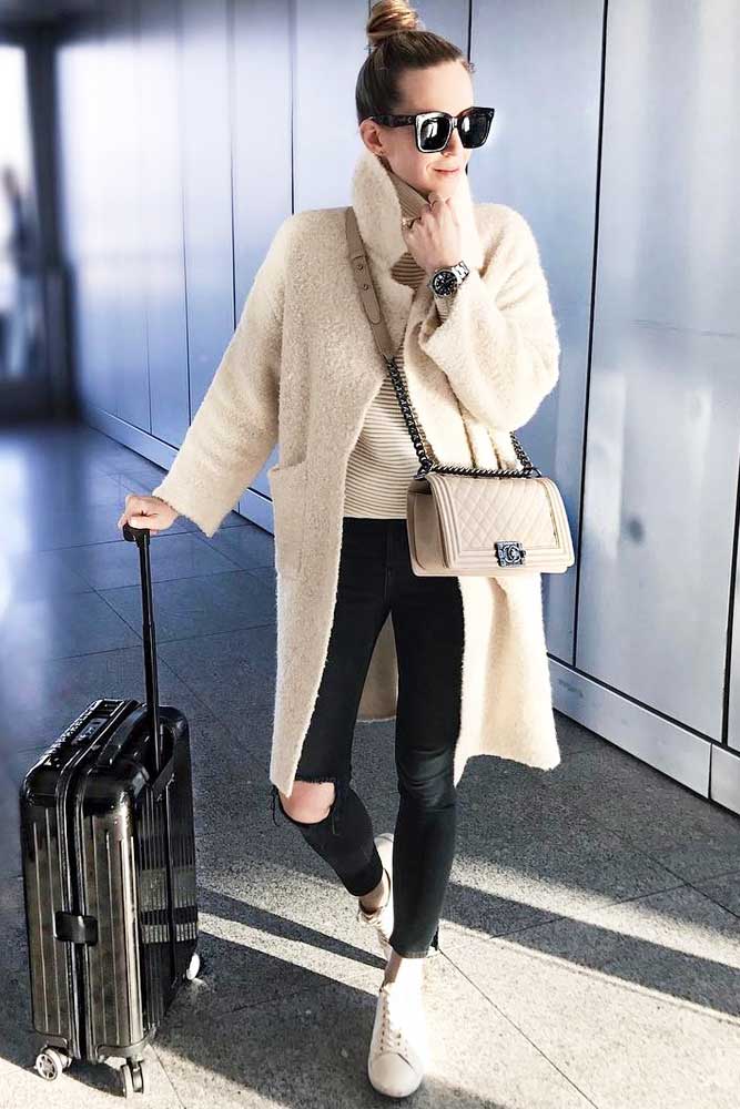 30 Fall Travel Outfit Ideas From Girls Who Are Always On The Go