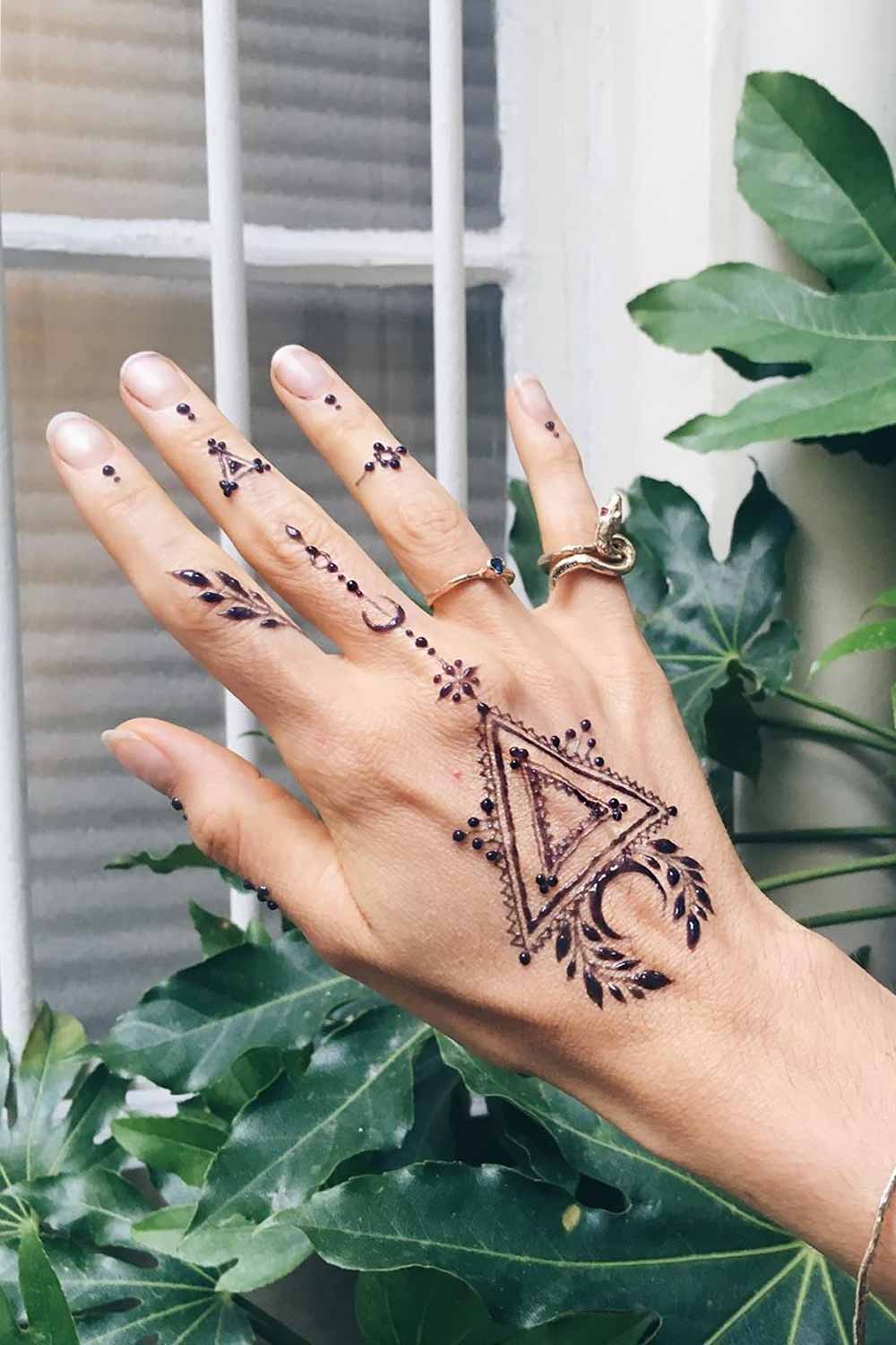 Beautiful Henna Tattoo Designs and Useful Info About It