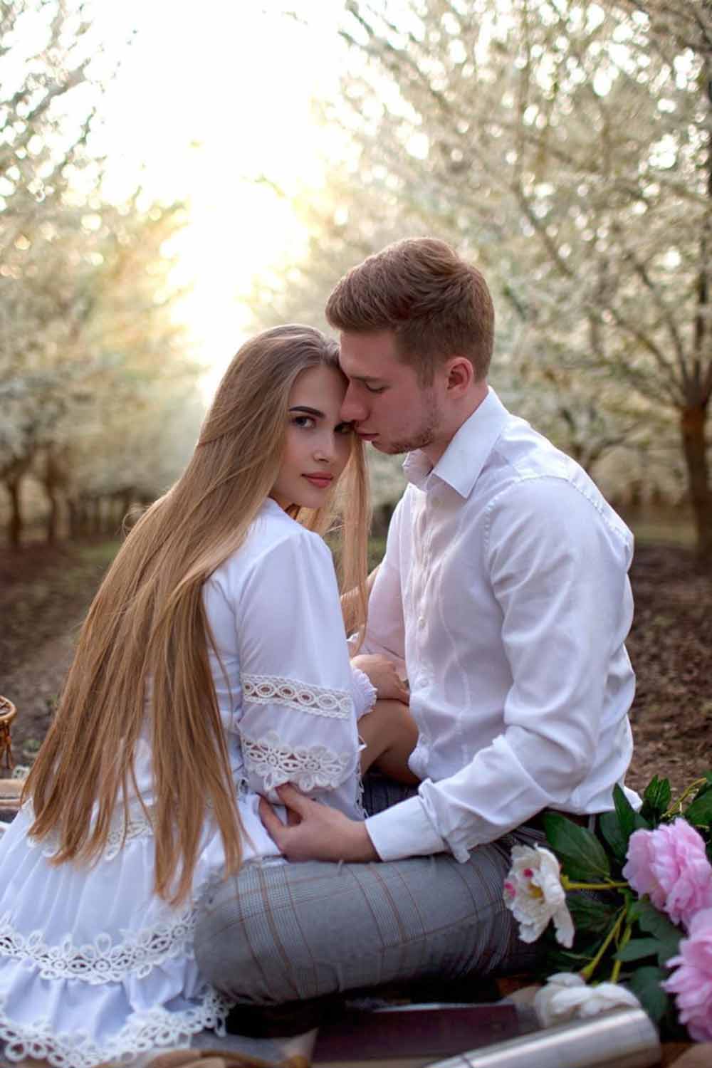 18 Ideas Of Engagement Photo Poses For Couples | Glaminati.com