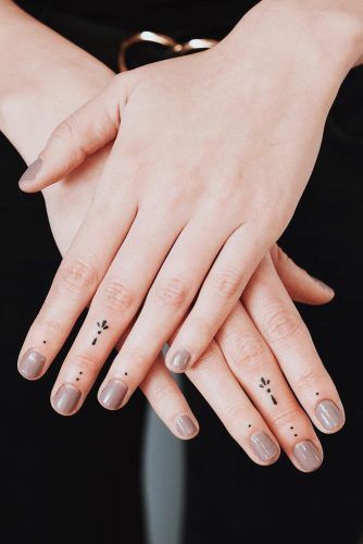 51 Finger Tattoos: The Perfect Accessory for Your Hands