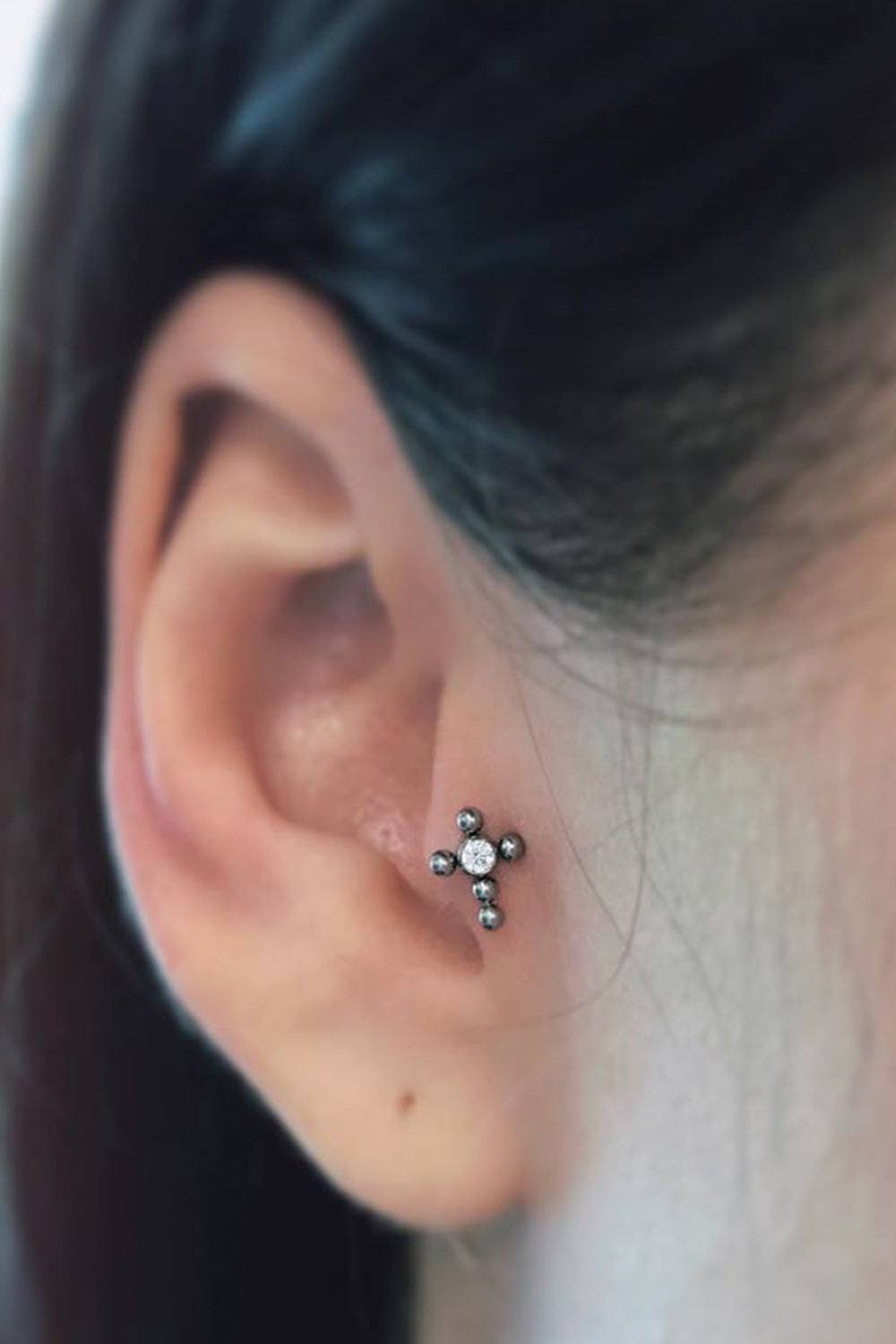 Gorgeous Tragus Piercing Looks For All Ladies’ Tastes | Glaminati.com