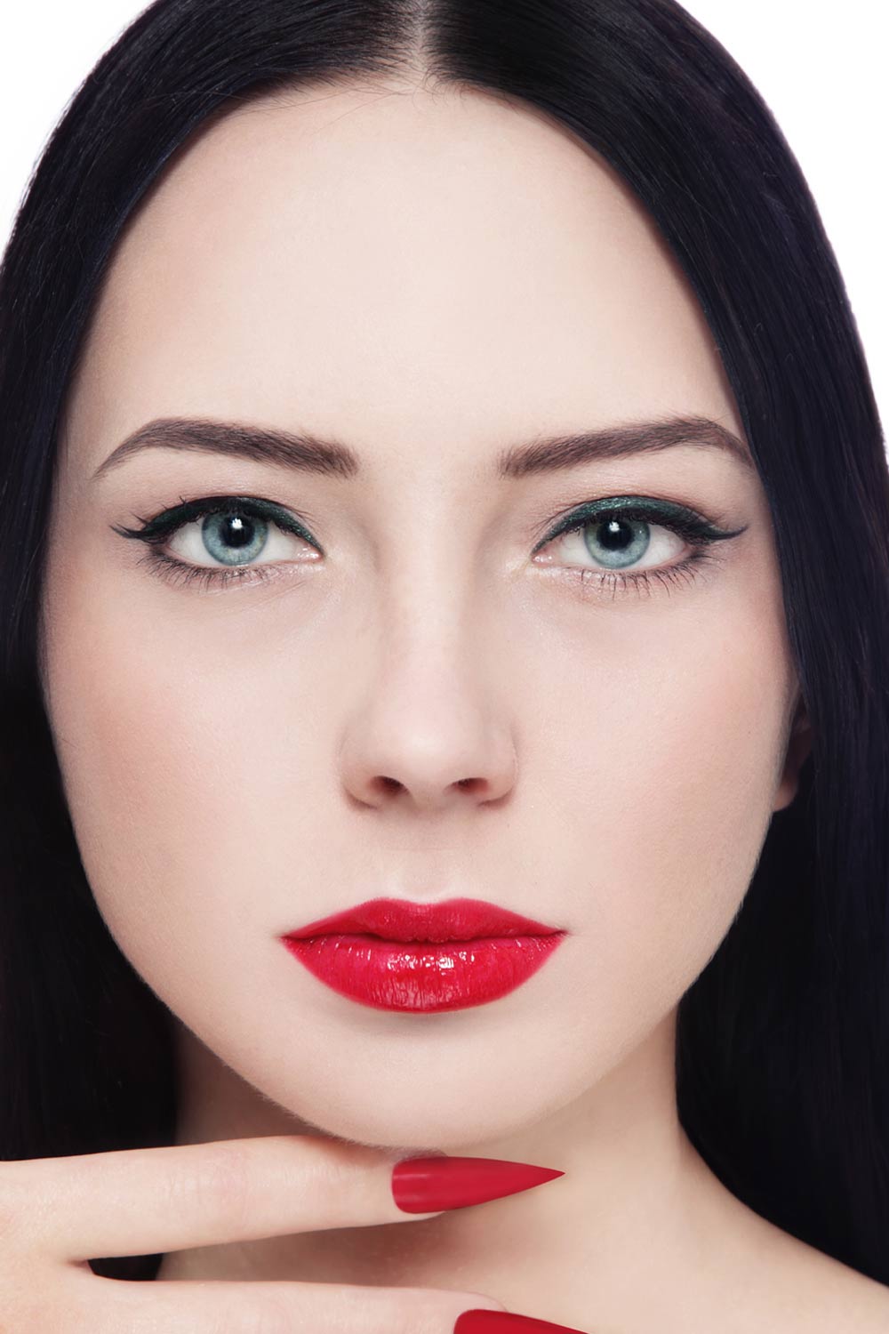 Pale Skin: All You Need to Know About Treatment and Makeup Tips