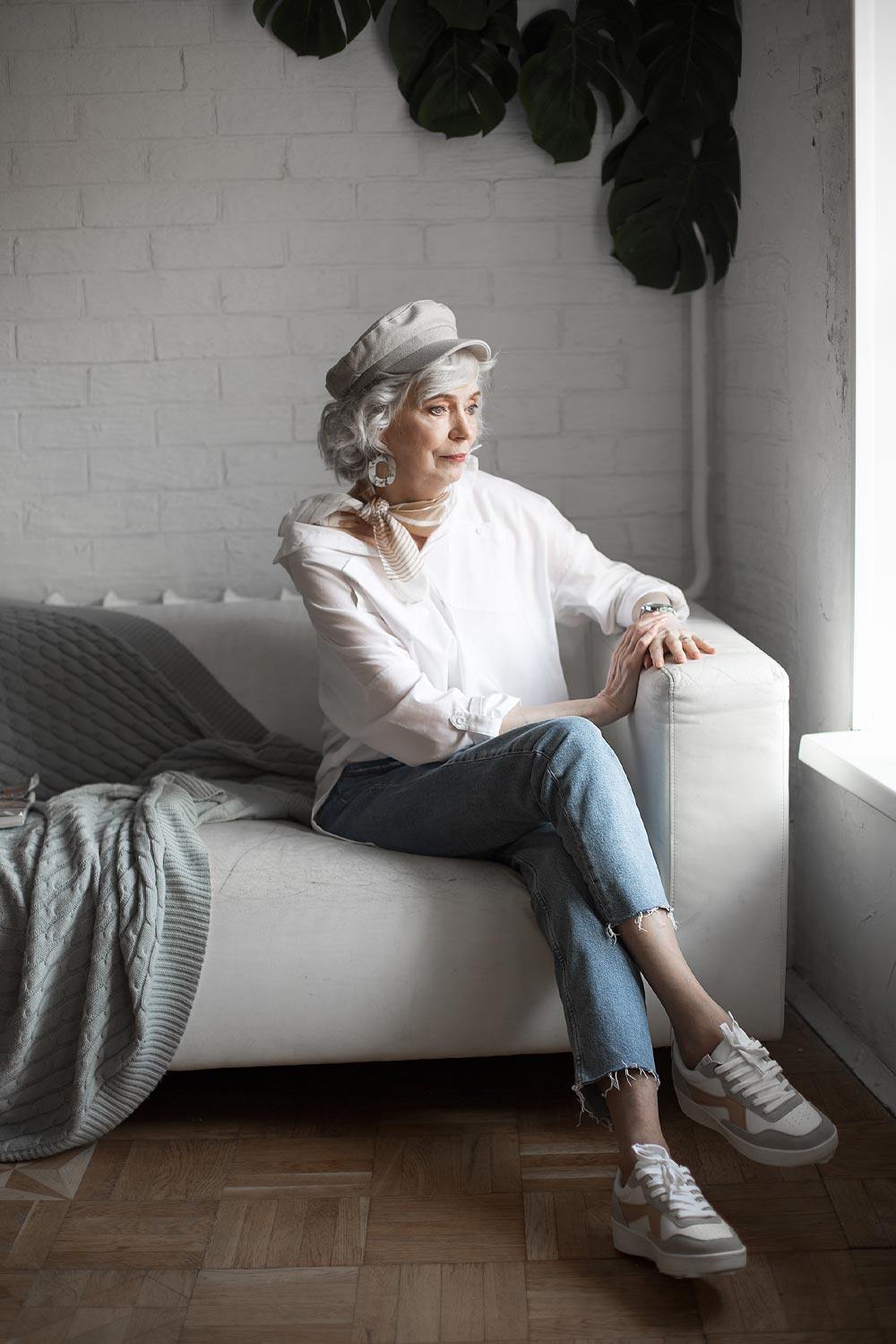 How to Pose for Pictures to Get Original and Mesmerizing Result