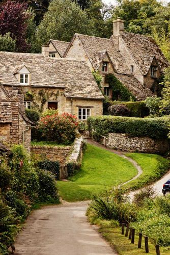 Cottagecore Guidelines For Beginners And Experts - Glaminati