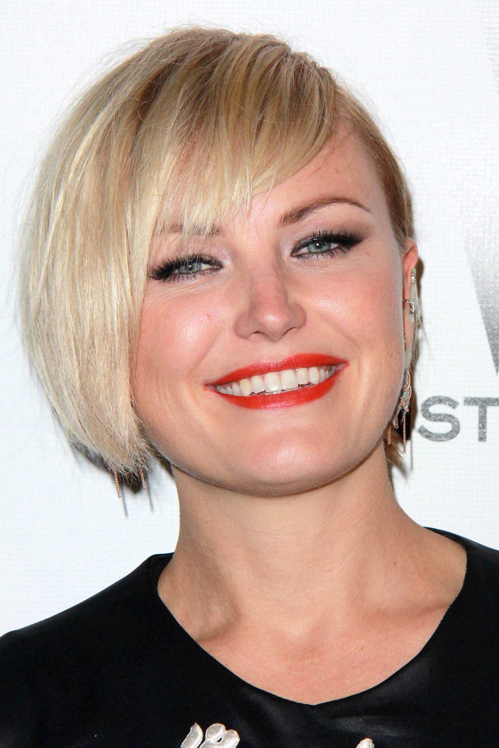 Side Bangs Hairstyle: The Secret to a Chic and Trendy Look - Glaminati