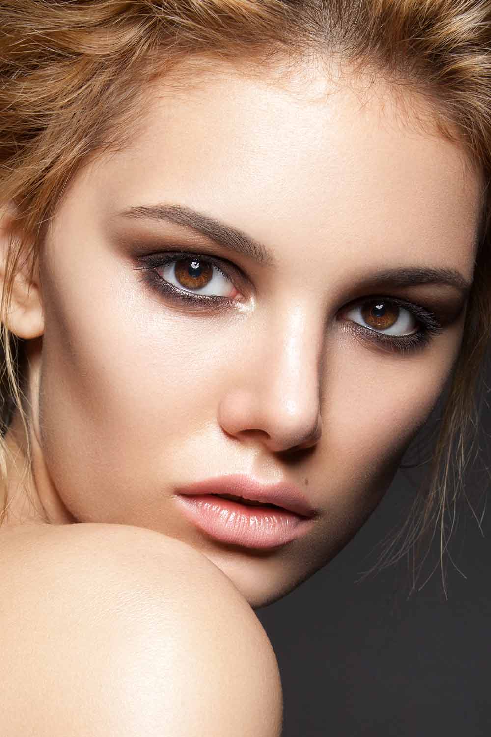 90s Makeup: The Past Trends 2024 is Willing to Revive