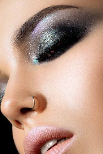 90s Makeup: The Past Trends 2024 is Willing to Revive