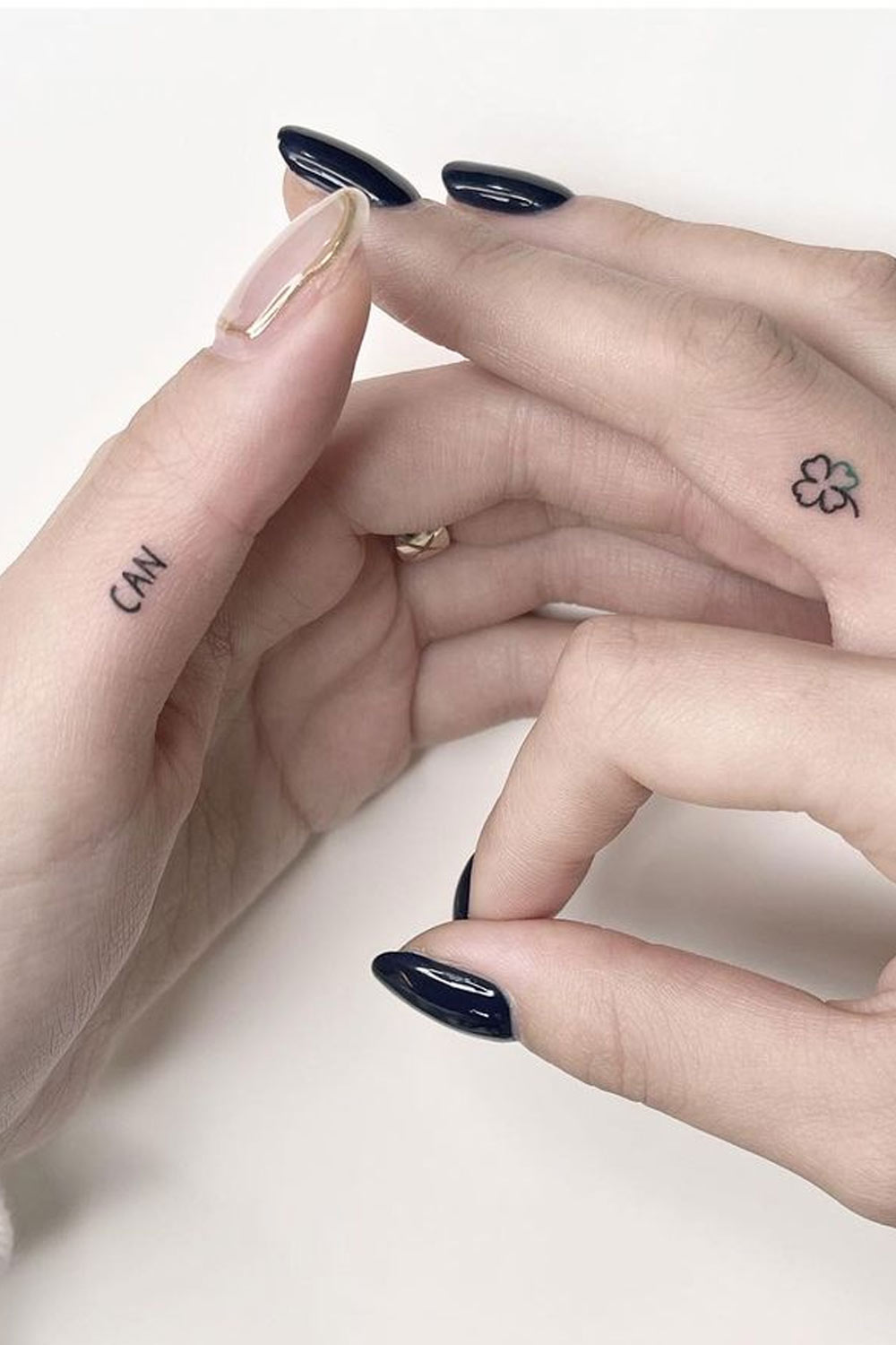The Dreamiest Ideas Of Hand Tattoos For Women - Glaminati.com
