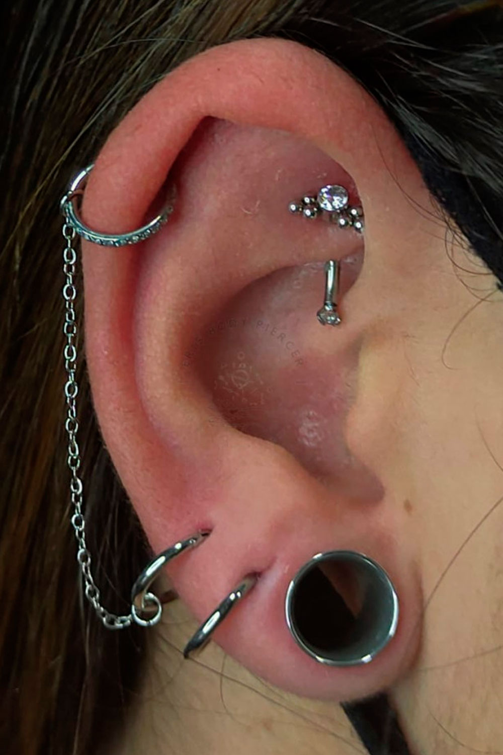 Basic Peculiarities and Tips Concerning a Rook Piercing - Glaminati