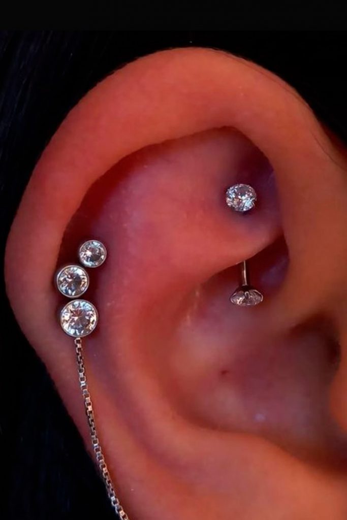 Basic Peculiarities and Tips Concerning a Rook Piercing - Glaminati