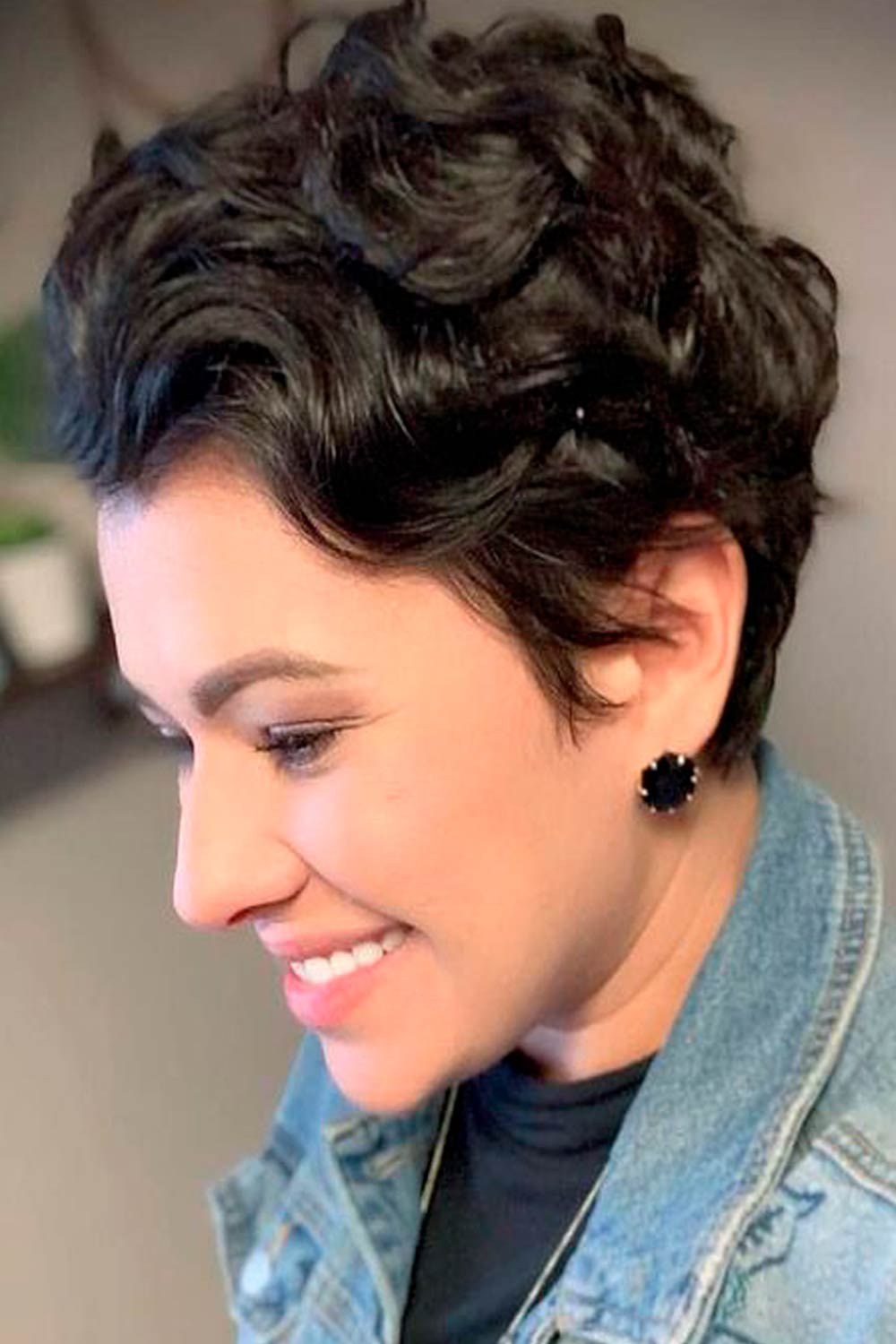 Impressive Versatility Of A Feminine Pixie Cut | Glaminati.com