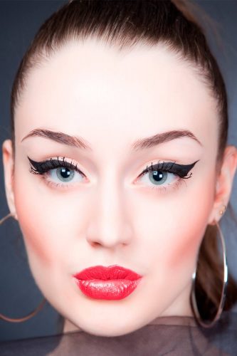 Pale Skin Treatment and Makeup Tips - Glaminati.com