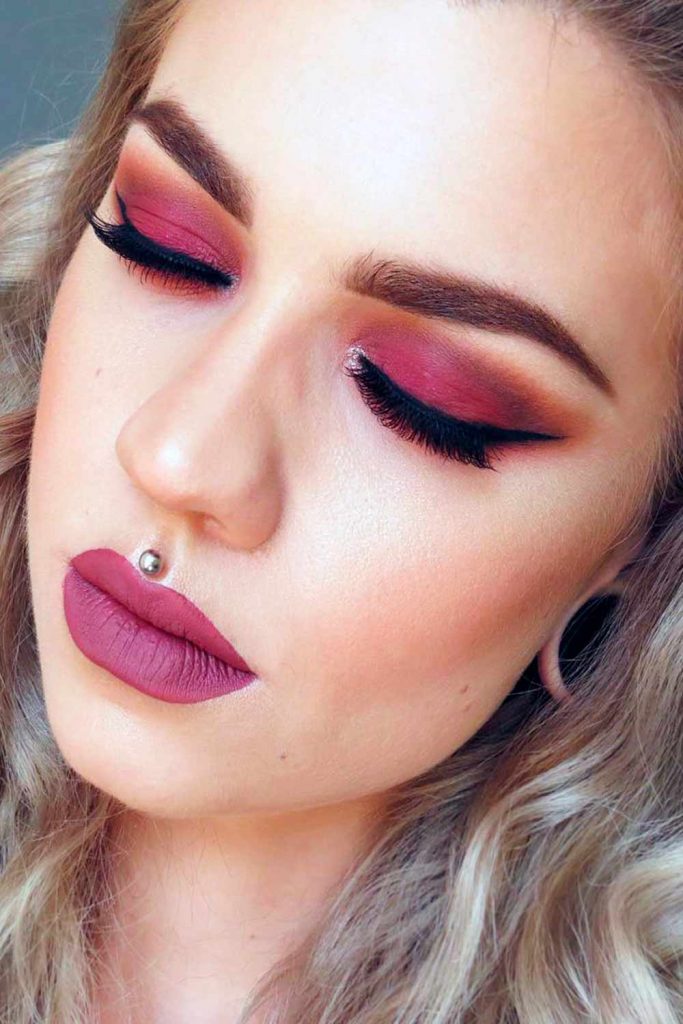 Pale Skin Treatment and Makeup Tips - Glaminati.com