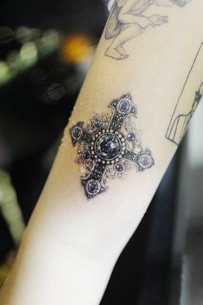 Unwavering Symbolism of Cross Tattoo and Its Versatility