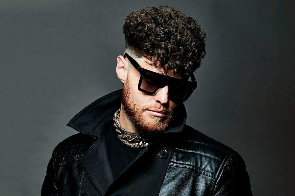 26 Sassy Hairstyles For Men With Curly Hair – AAHOXN