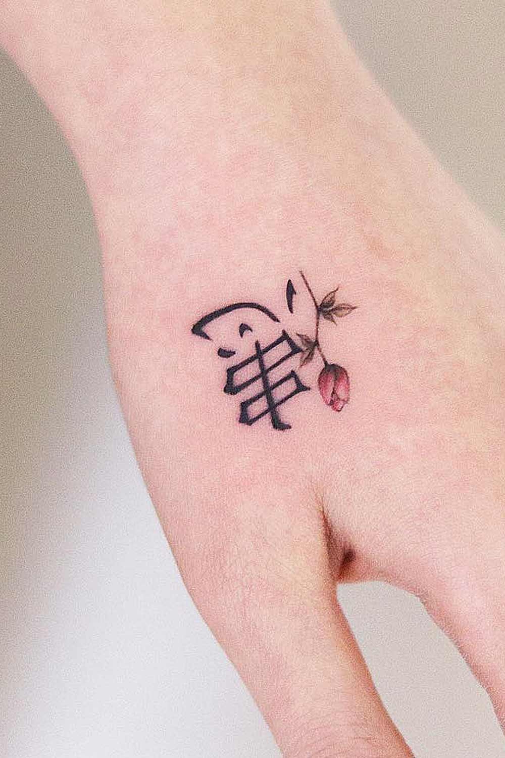 The Dreamiest Ideas Of Hand Tattoos For Women - Glaminati.com