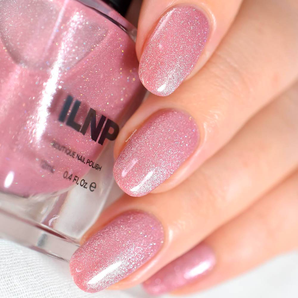 28 Fantastic Shimmer Nails That Will Steal Your Breath Away