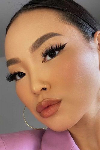 How to Do Winged Eyeliner Like A Pro?