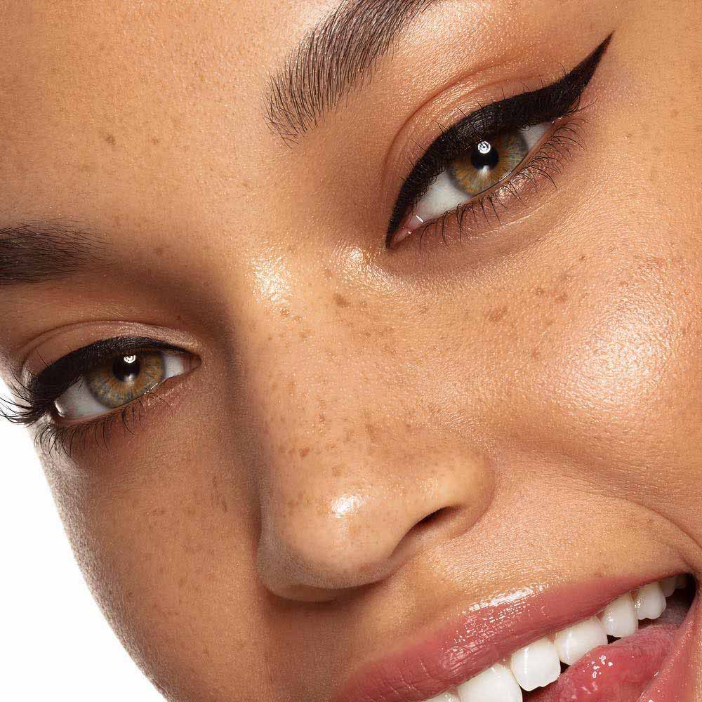 How to Do Winged Eyeliner Like A Pro?