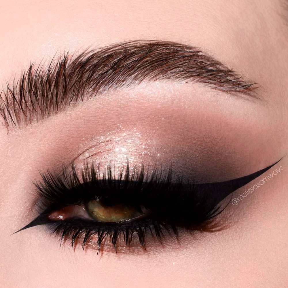 How to Do Winged Eyeliner Like A Pro?