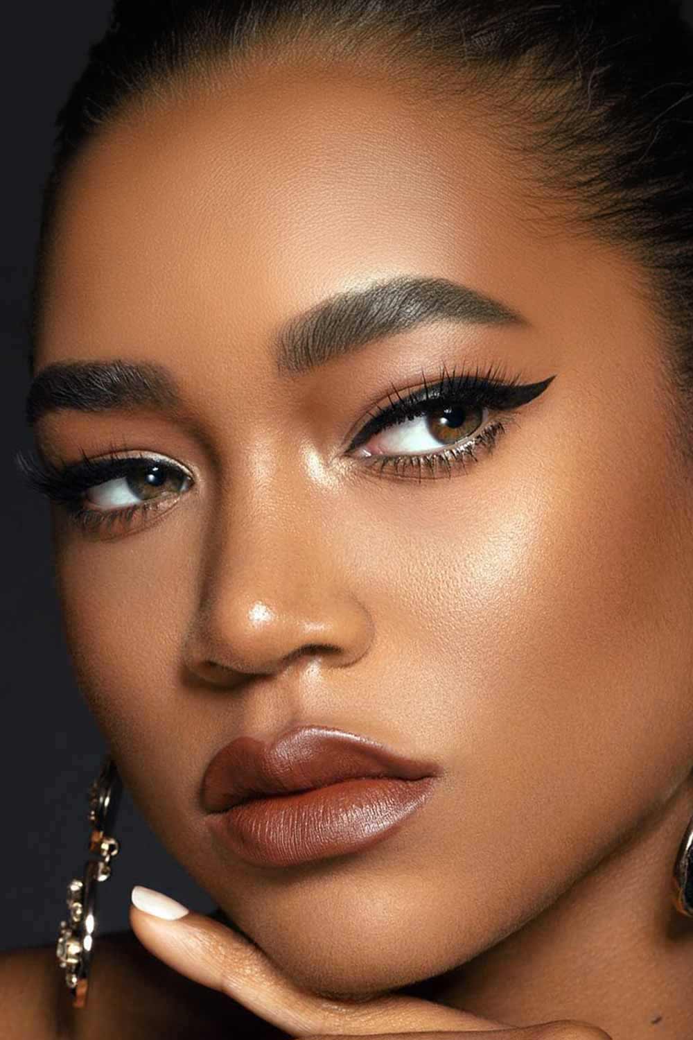 How to Do Winged Eyeliner Like A Pro?