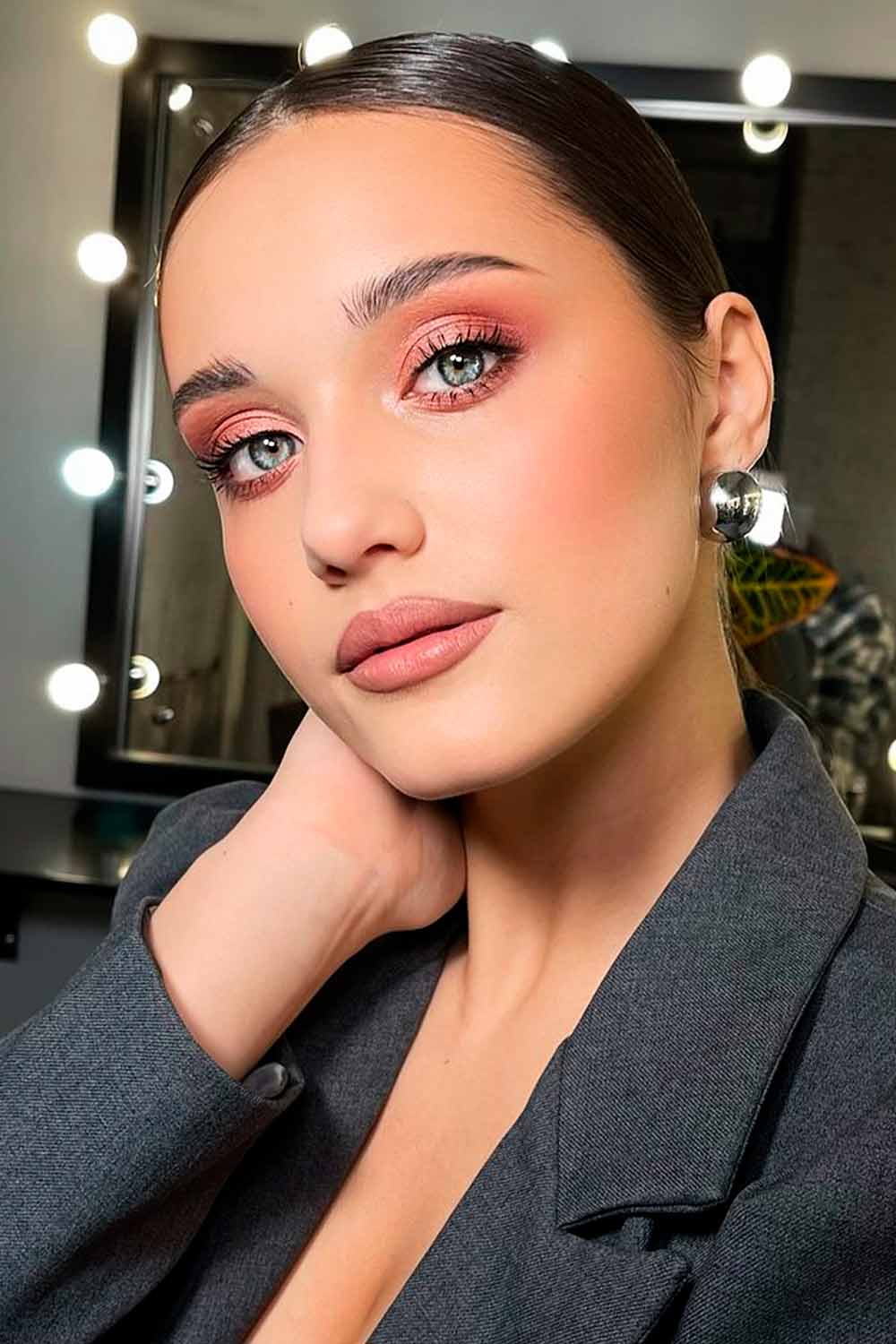 30 Pro-Approved Prom Makeup Ideas for Stunning Shine