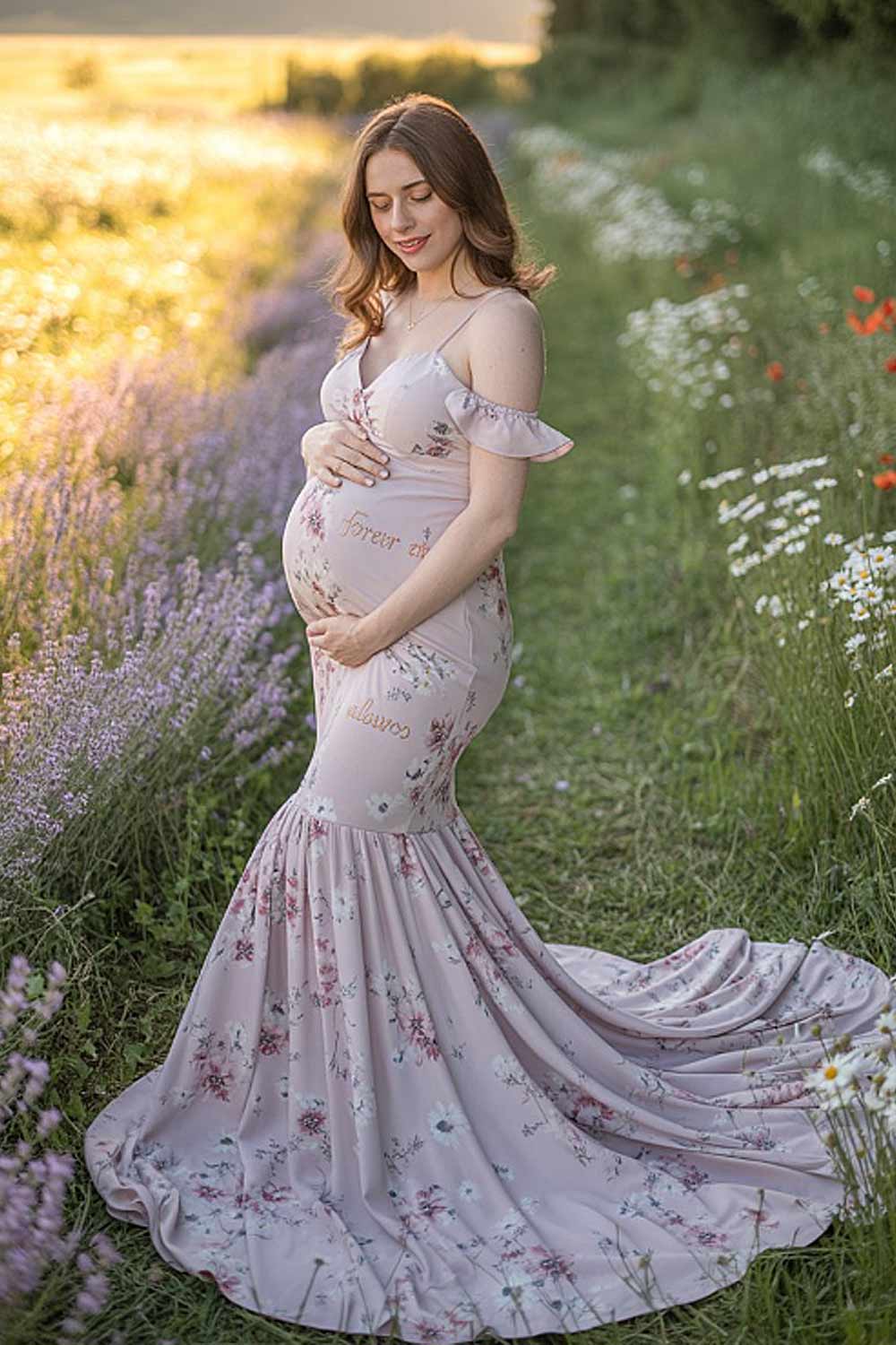 Elegant & Comfortable Maternity Dresses to Flatter Your Bump